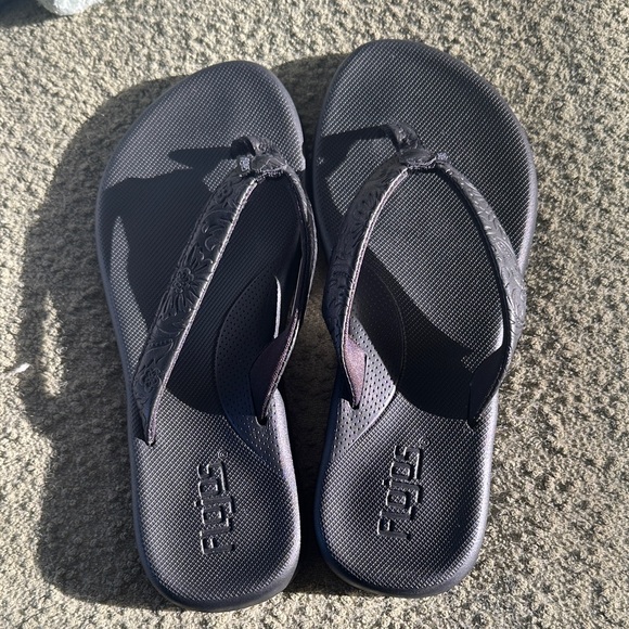 Flojos | Shoes | Flojos Black Sandals | Poshmark